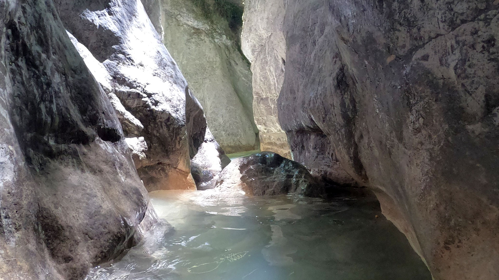 Canyon d'Angon | Canyon découverte proche d'Annecy | Canyoning Angon ...